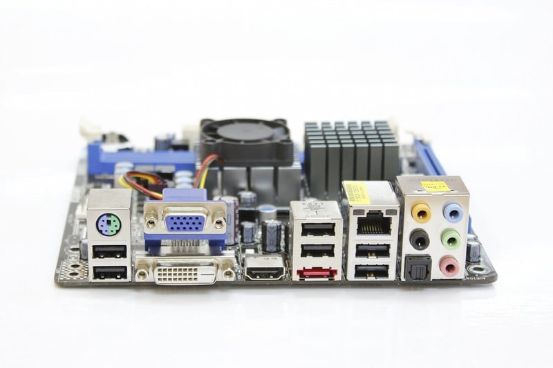 بررسي مادربرد ASRock E350M1 - سخت افزار مگ