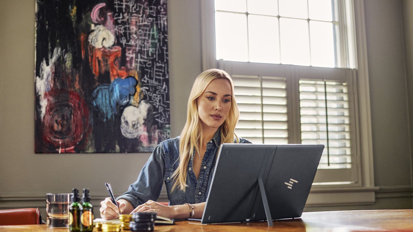 HP Spectre Fold نازک‌ترین لپتاپ‌ تاشوی 17 اینچی جهان است - سخت افزار مگ